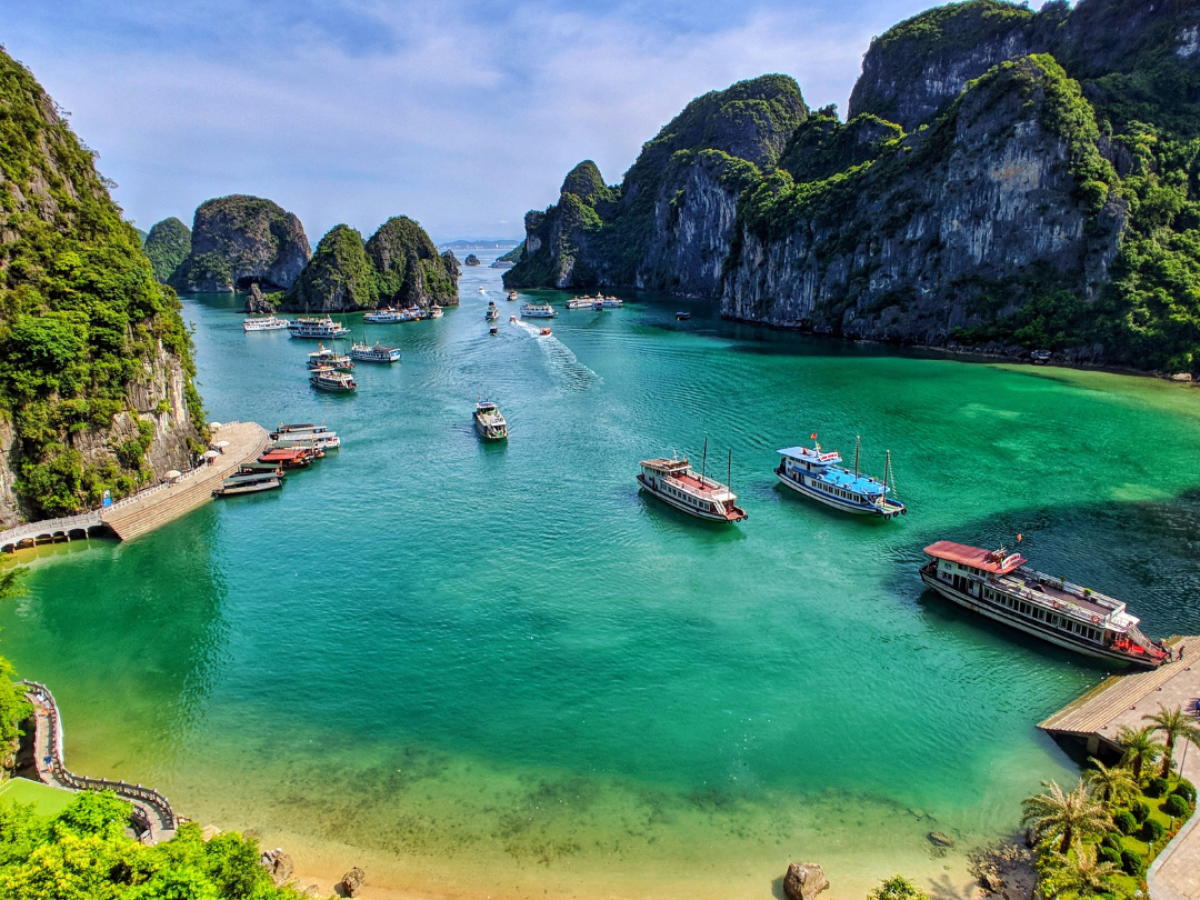 Vietnam Classic Explorer Tour – 10 Days of History, Culture & Landscapes - TripOcio